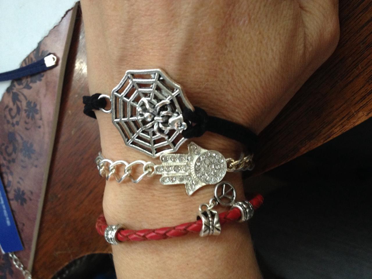 Spider Web Bracelet on Luulla