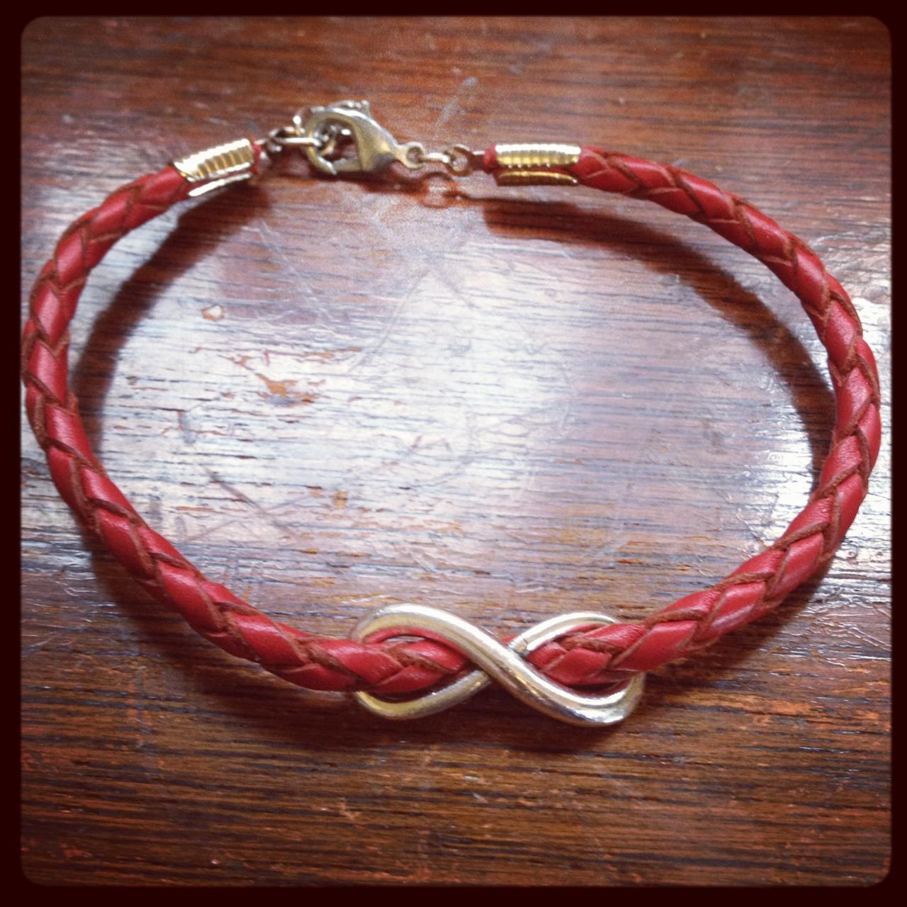Infinity Braid Bracelet on Luulla