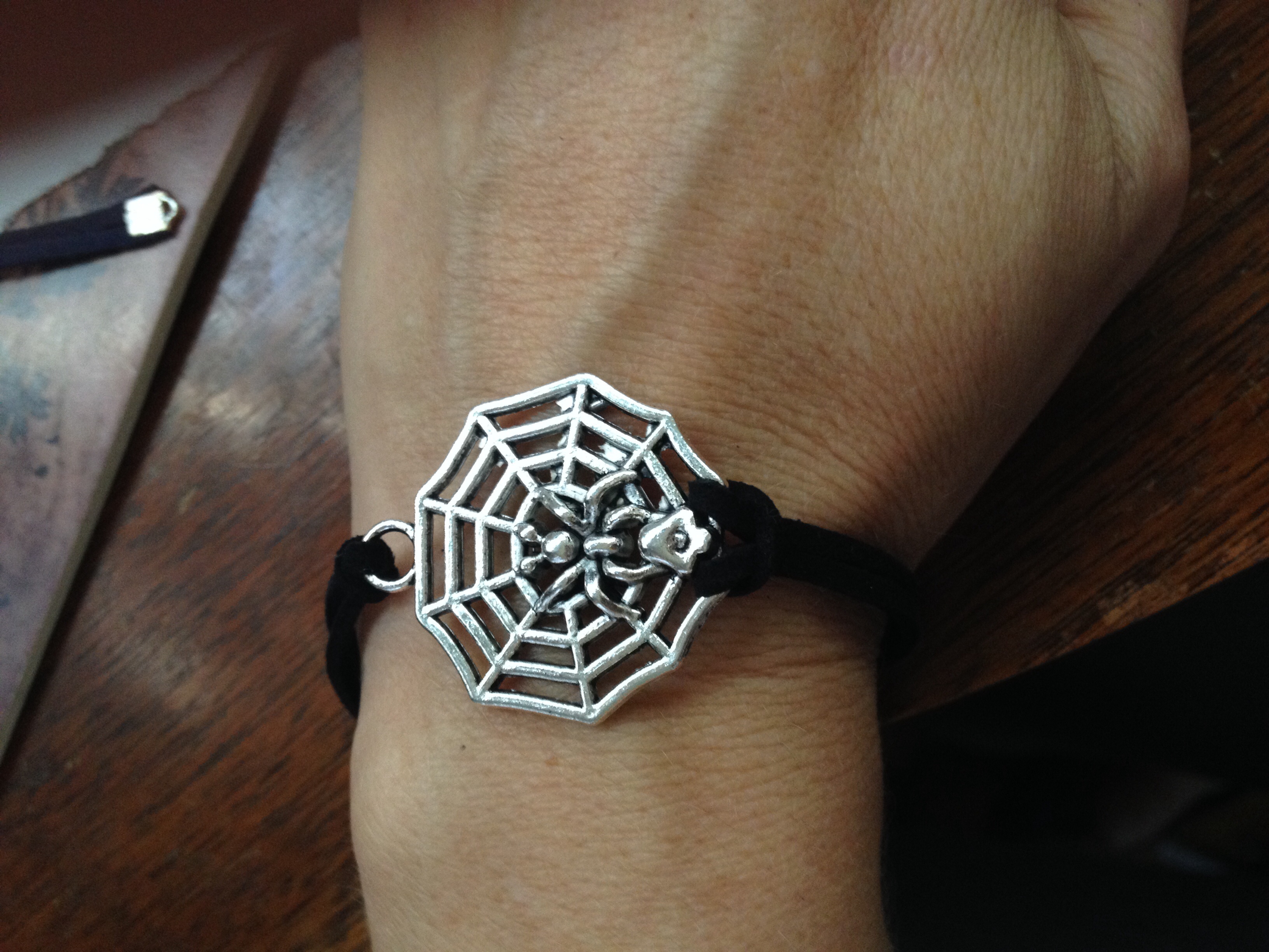 Spider Web Bracelet on Luulla