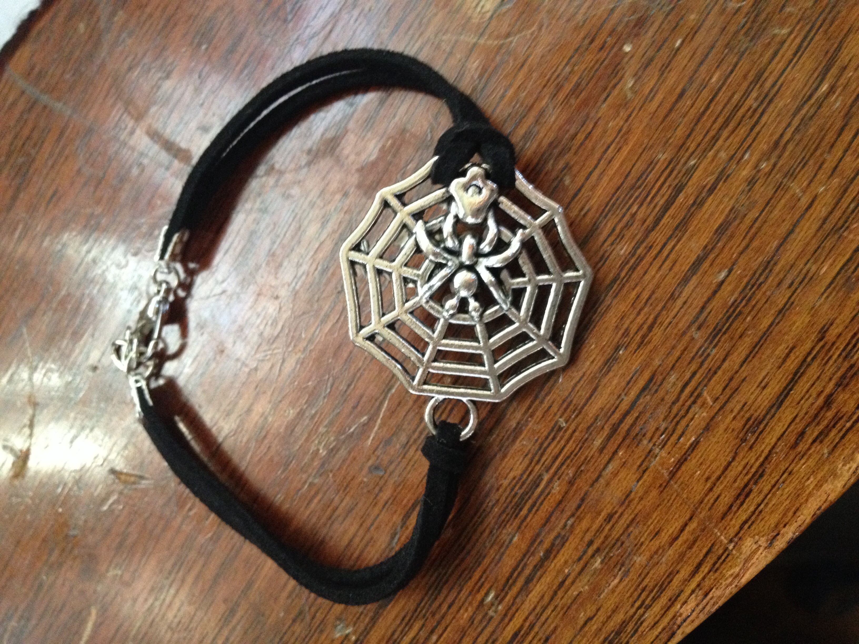Spider Web Bracelet on Luulla